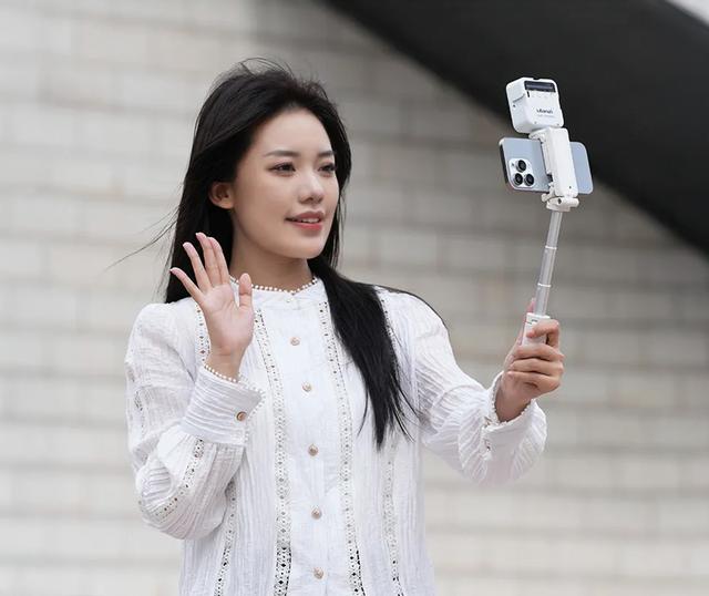 Cathay Photo | Ulanzi JJ02 Extendable Grip Phone Tripod with…